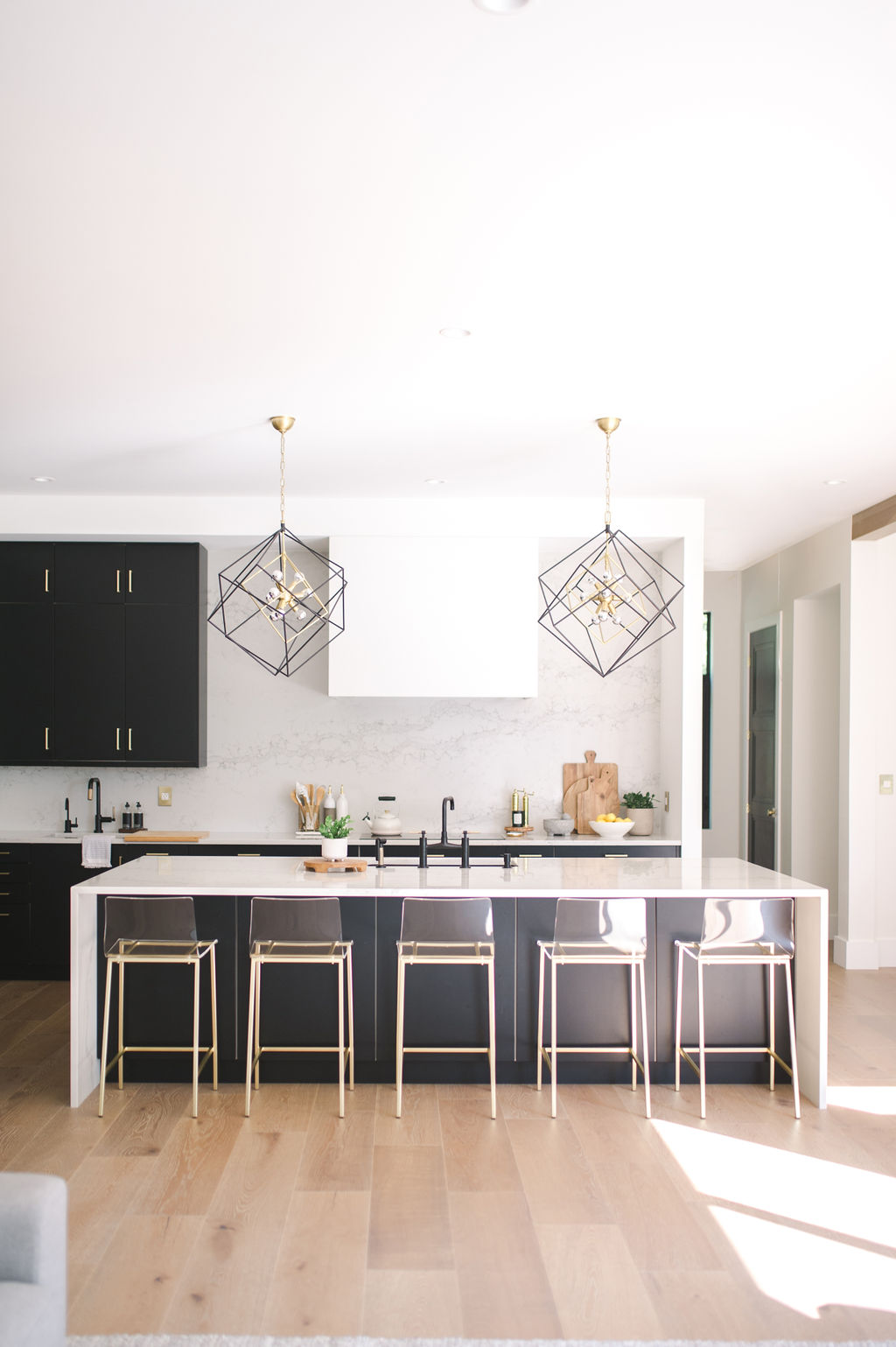 10 Inches Made All the Difference in This Kitchen Layout - SemiStories