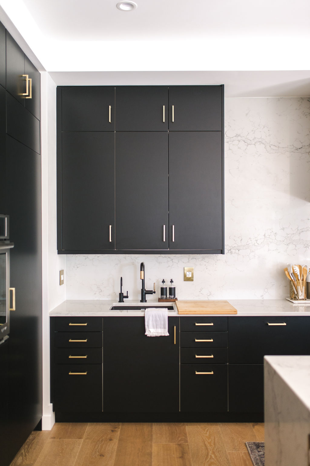 10 Inches Made All the Difference in This Kitchen Layout - SemiStories