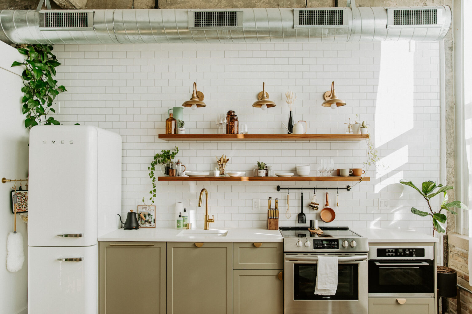 6 Kitchen Rail Ideas That Keep Your Utensils Within Reach - SemiStories