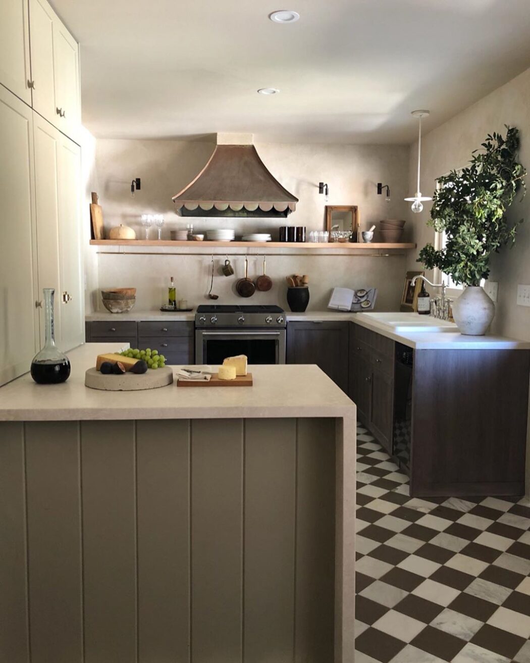 6 Kitchen Rail Ideas That Keep Your Utensils Within Reach - SemiStories