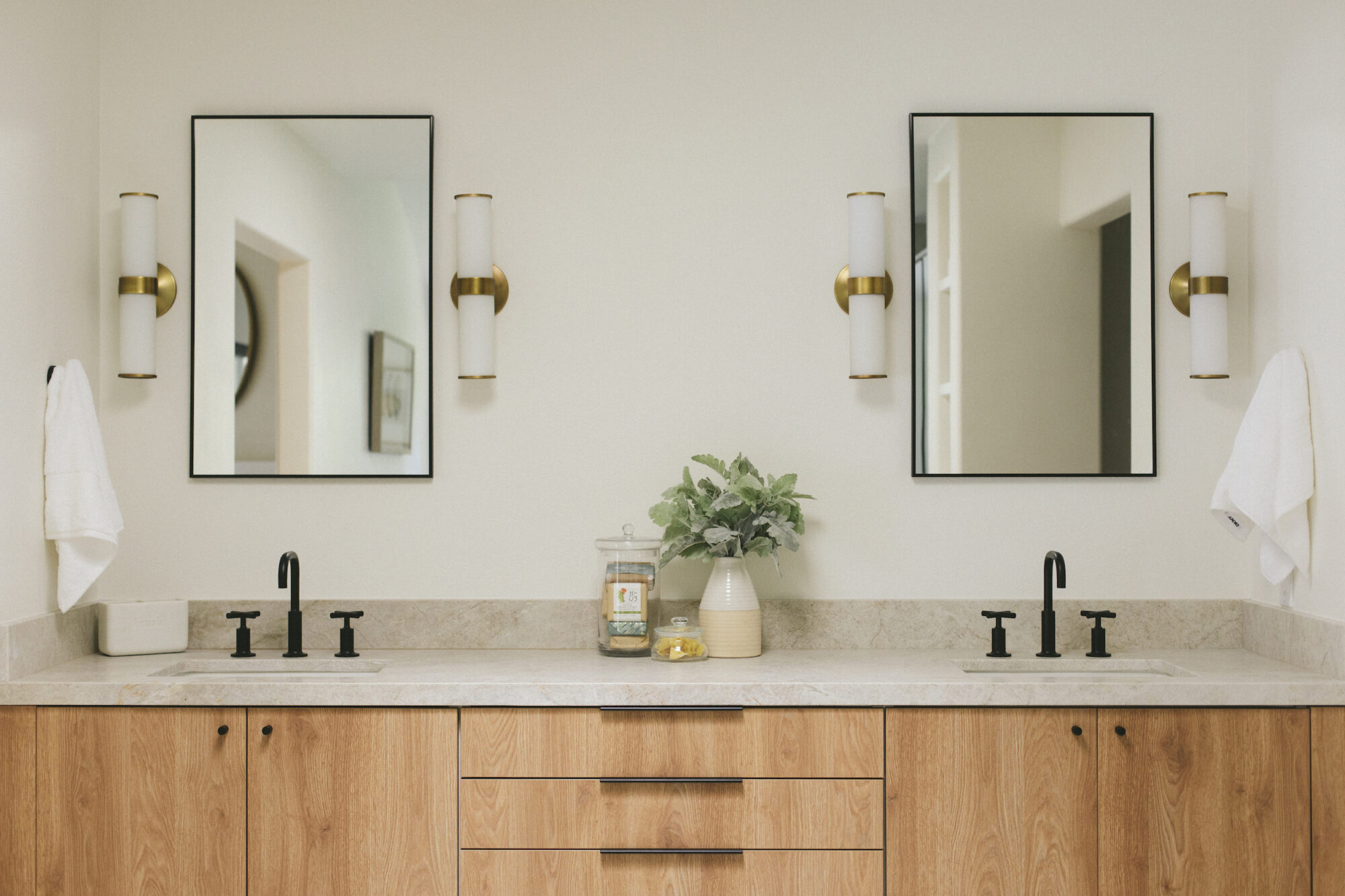 These 6 Double Vanity Ideas Make Room for Everyone - SemiStories