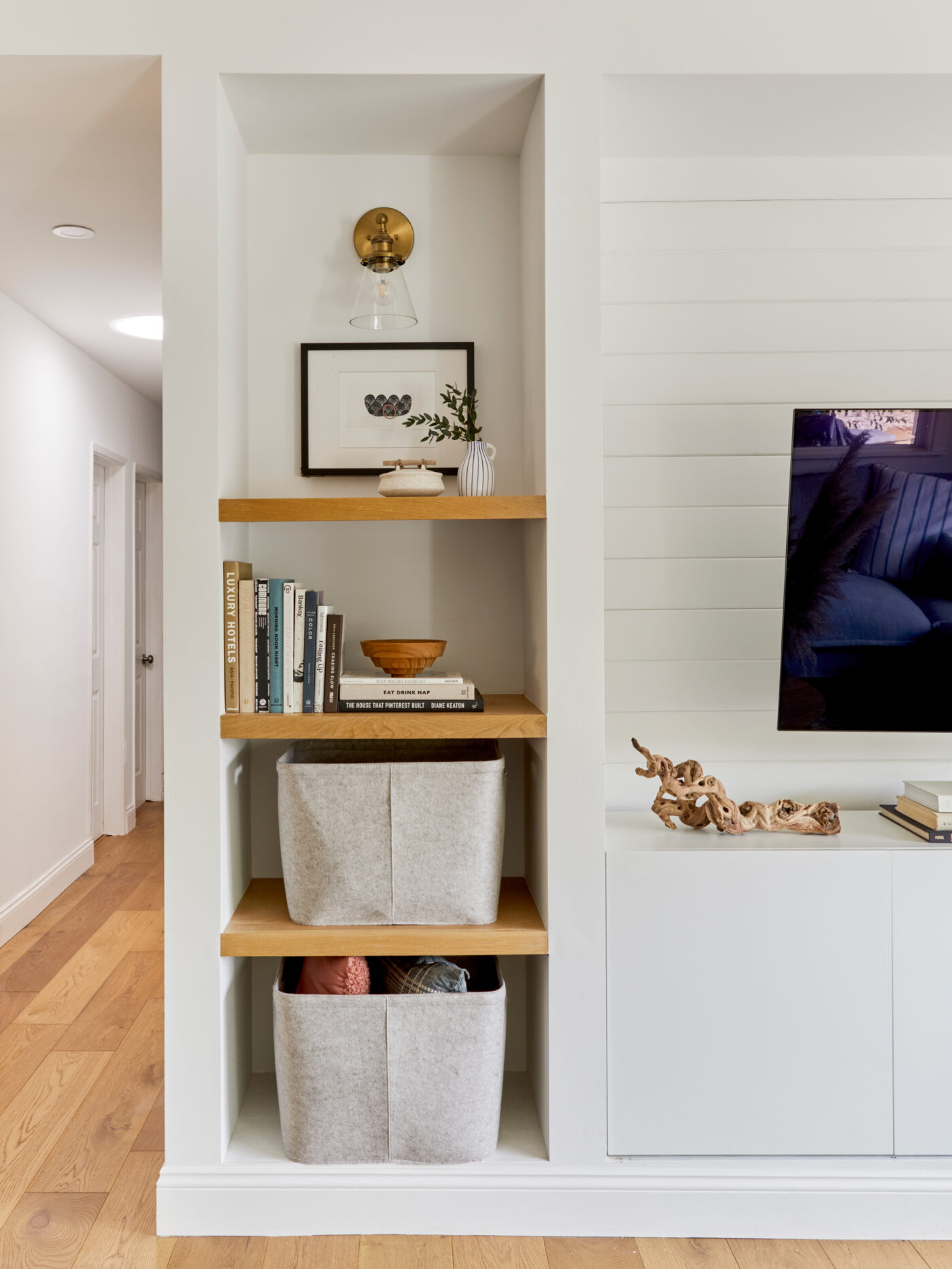 Custom Media Center Ideas for Your Living Room Built In - SemiStories