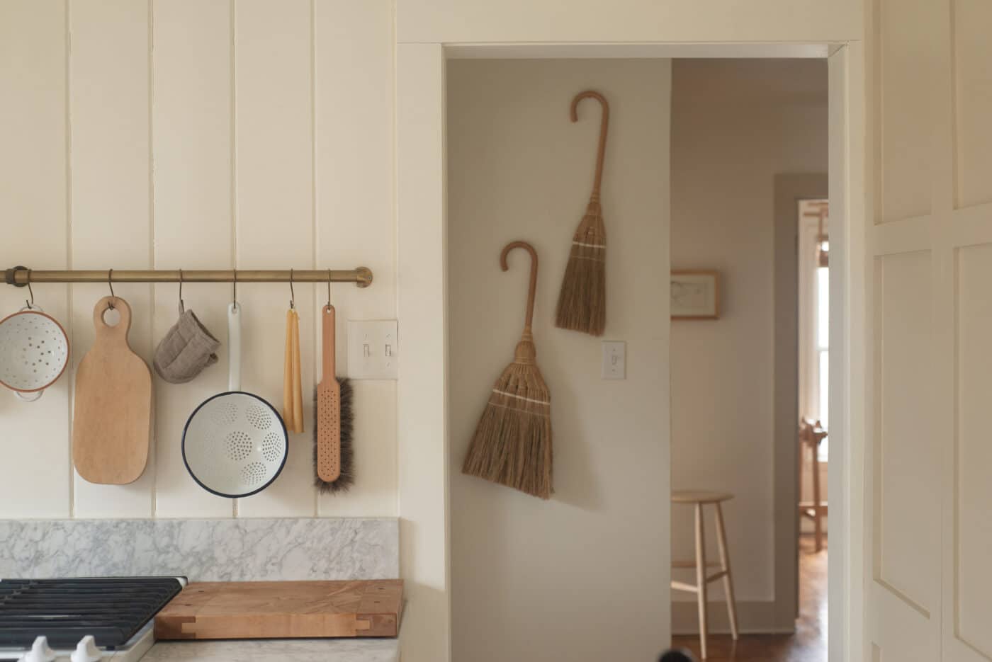 Cottagecore Fans: You’re Going to Love This Neutral Kitchen - SemiStories