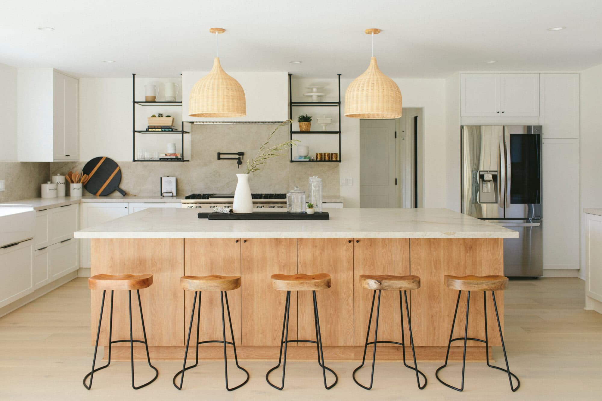 How to Choose the Right Kitchen Island Lighting - SemiStories