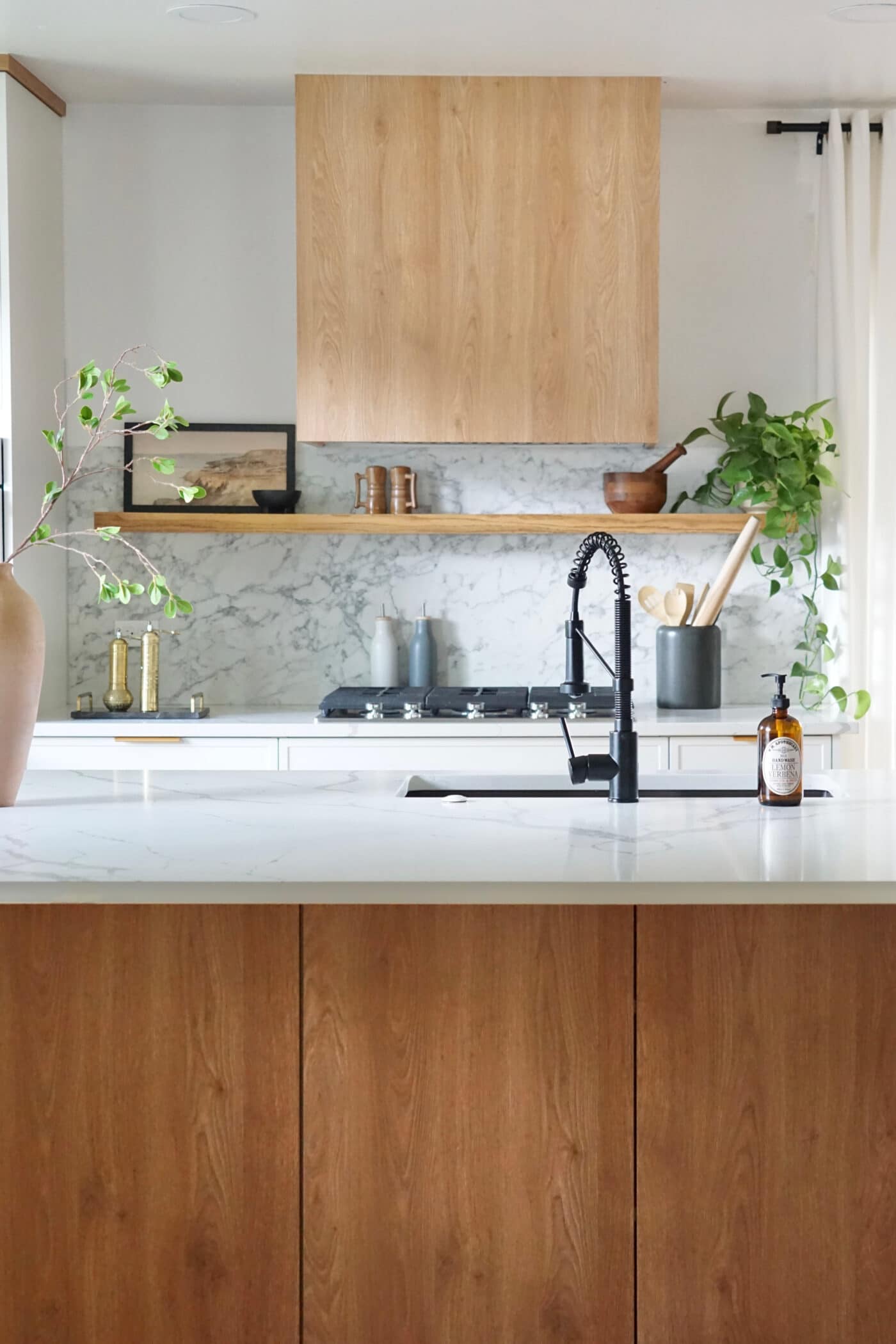 Wooden Kitchen Cabinets Are Still a Designer Fave