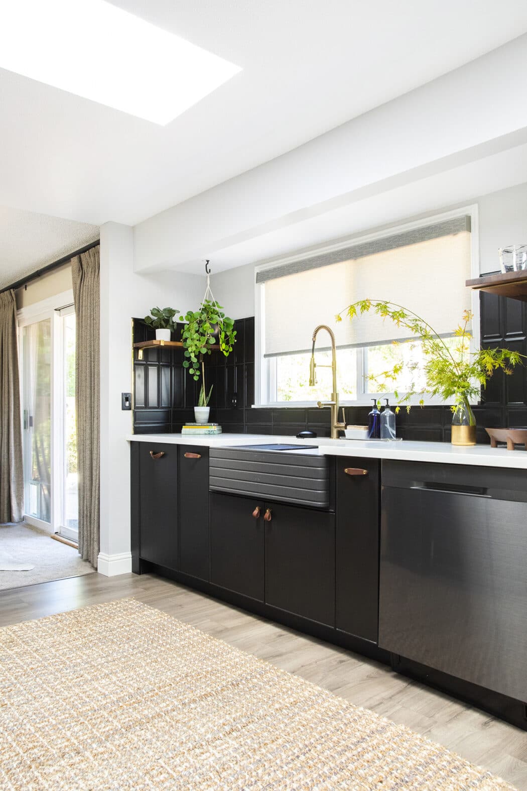 6 Black Kitchen Cabinet Designs for a Bold Space