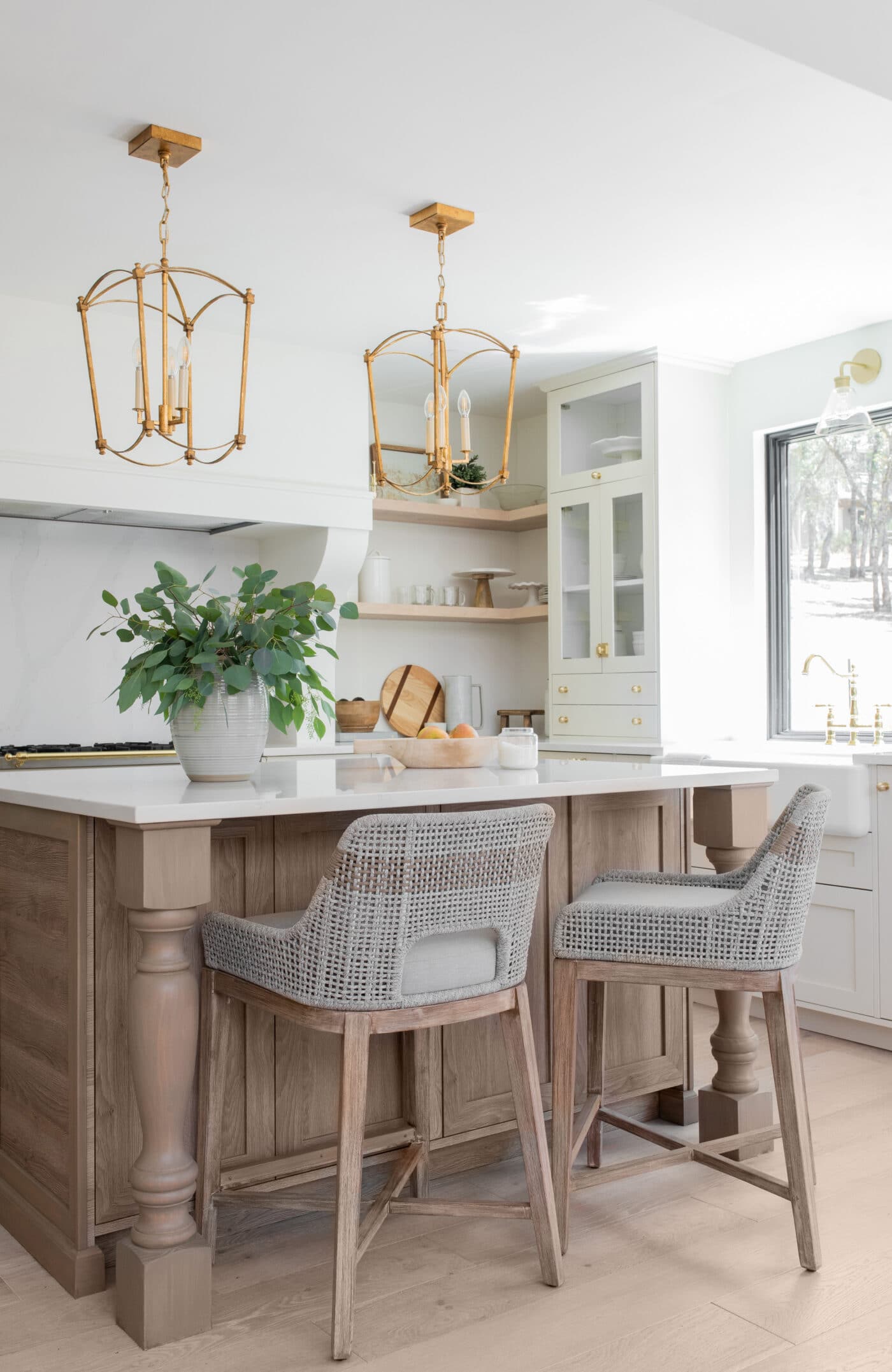 The Ultimate Guide to Floating Shelves