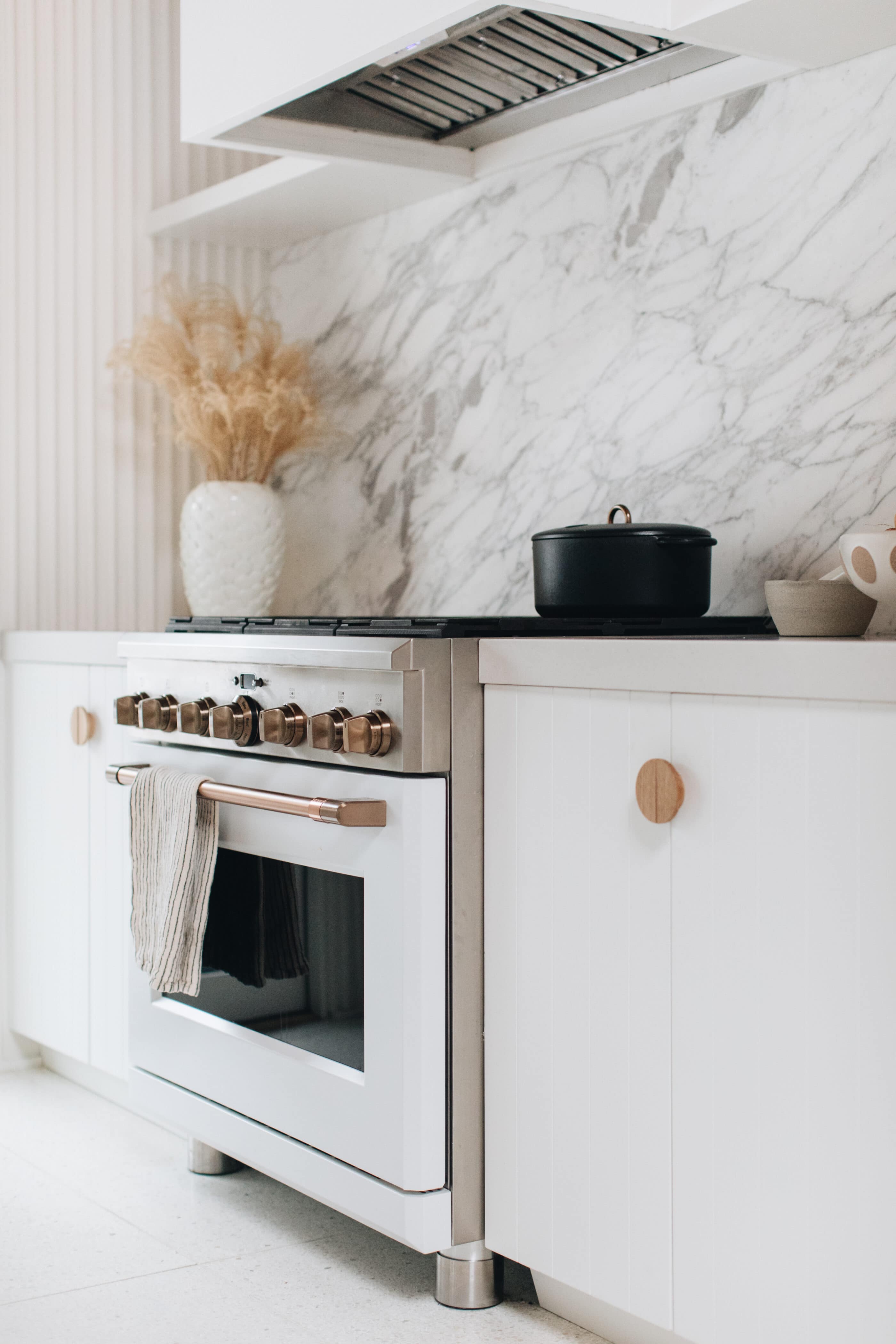 How To Choose the Right Hardware for Your Cabinet Fronts