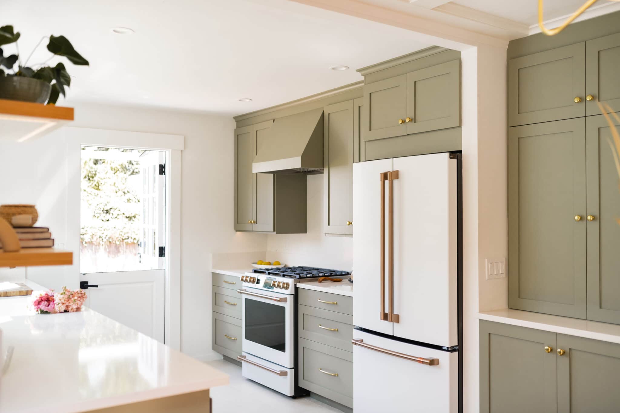 7 Slab Kitchen Cabinet Ideas That Go Beyond Modern - SemiStories