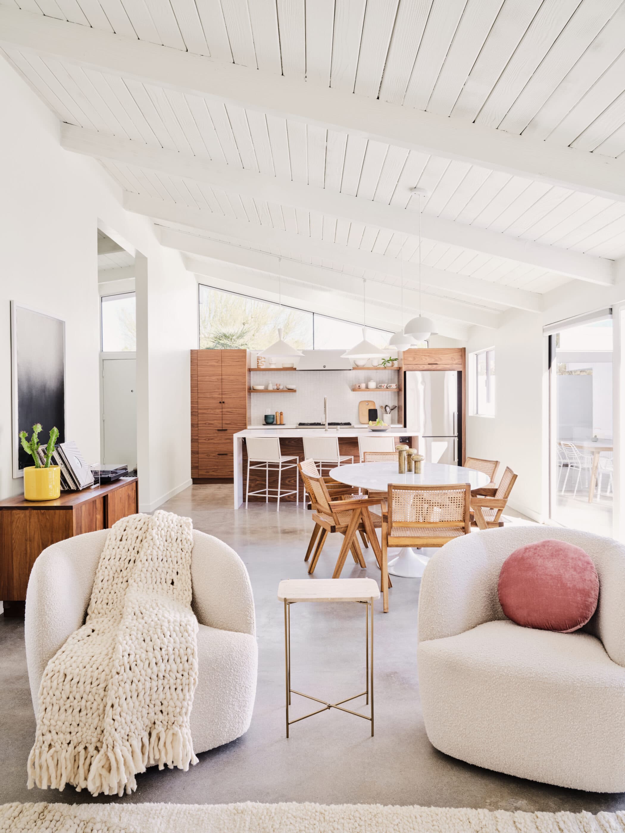 This Palms Springs Home Embraces Midcentury Roots
