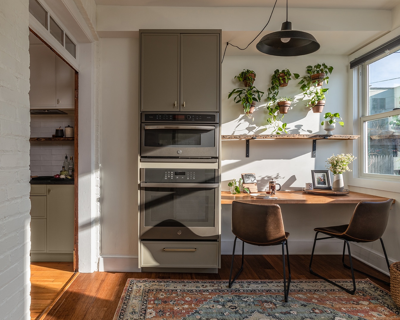 A D.C. Row House Gets a Two-Tone Kitchen Makeover