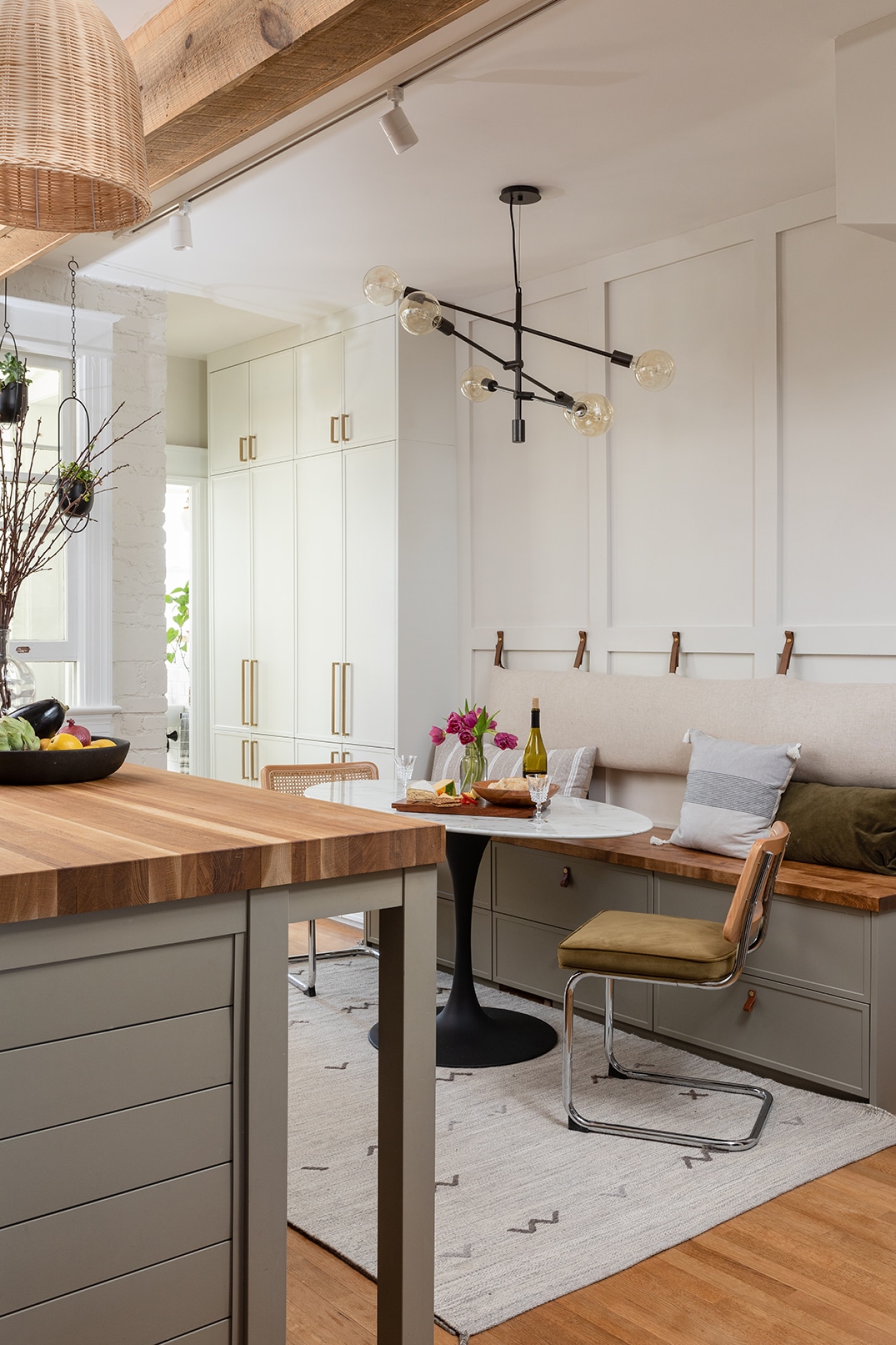 A D.C. Row House Gets a Two-Tone Kitchen Makeover