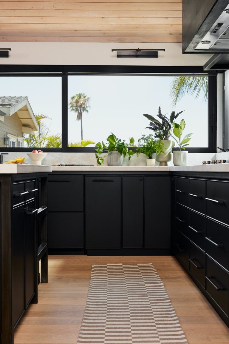This California Kitchen Was Designed Around an Ocean View