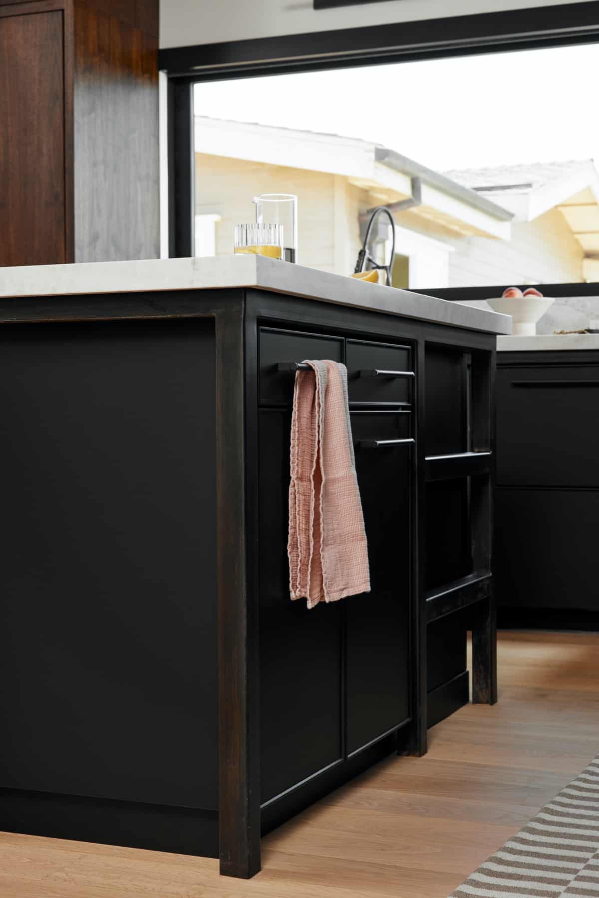 This California Kitchen Was Designed Around an Ocean View