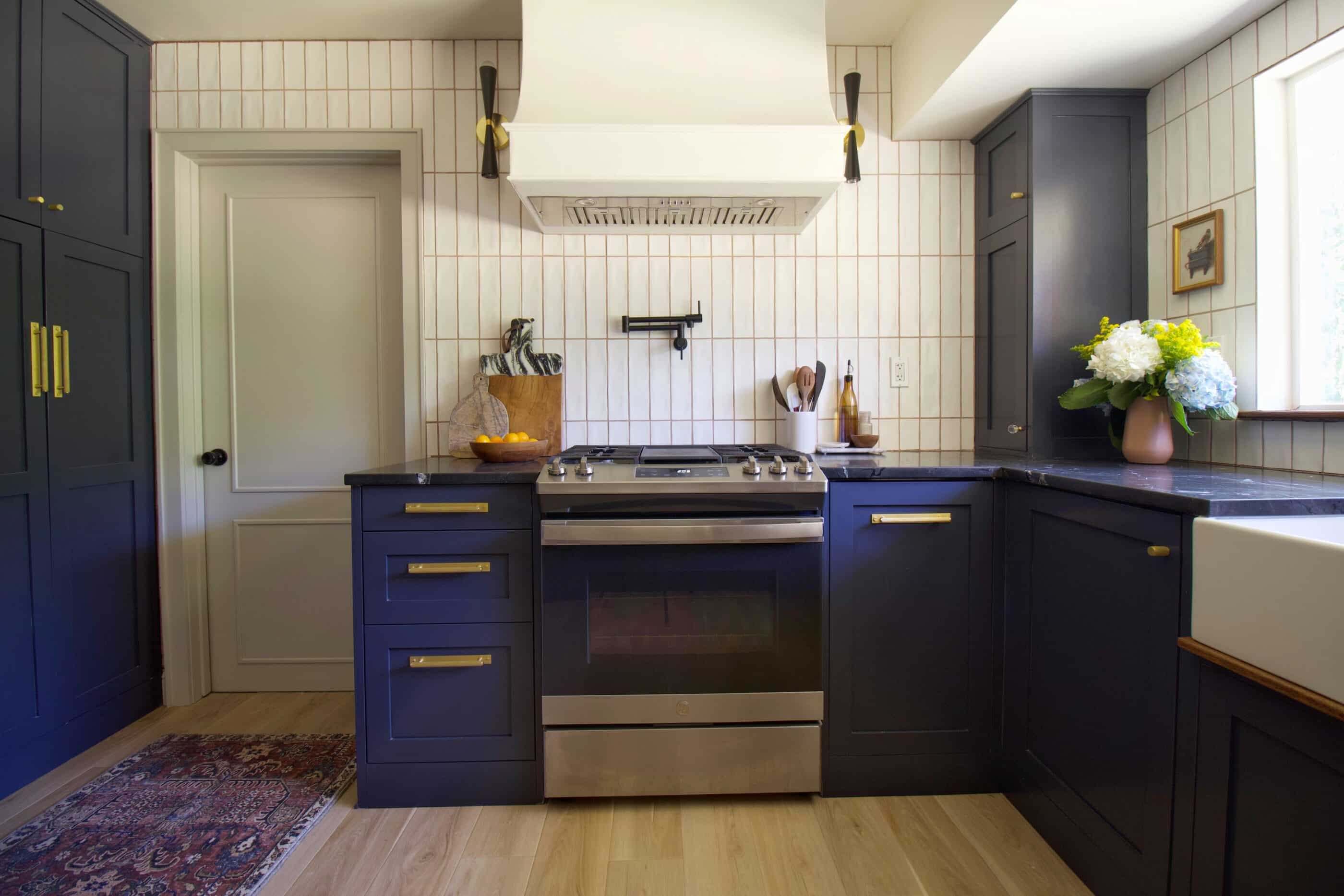 The 6 Best Kitchen Paint Color Trends We Love For 2022