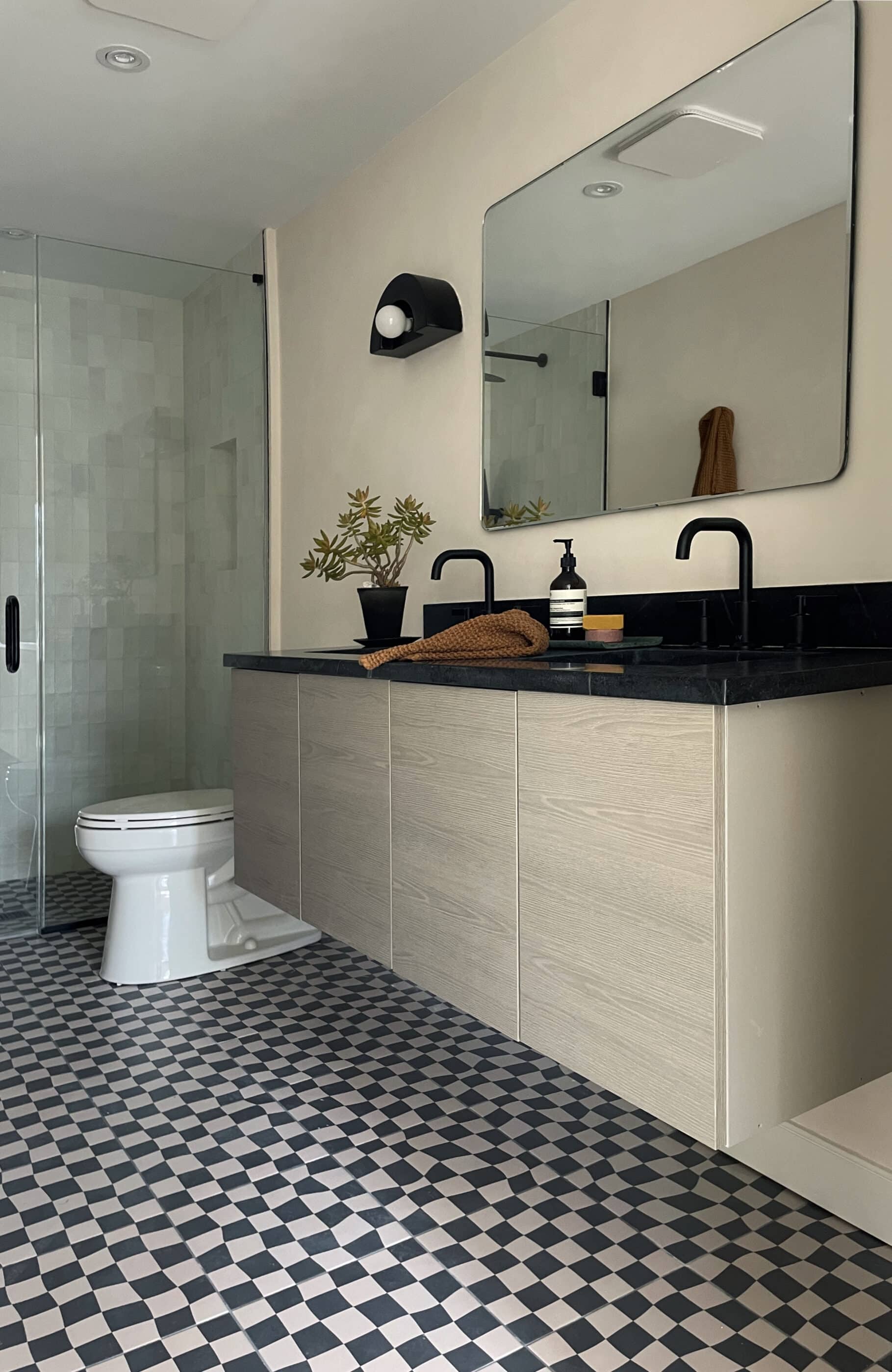 A Mom-Daughter Duo Fixed Up This Philadelphia Fixer-Upper - SemiStories